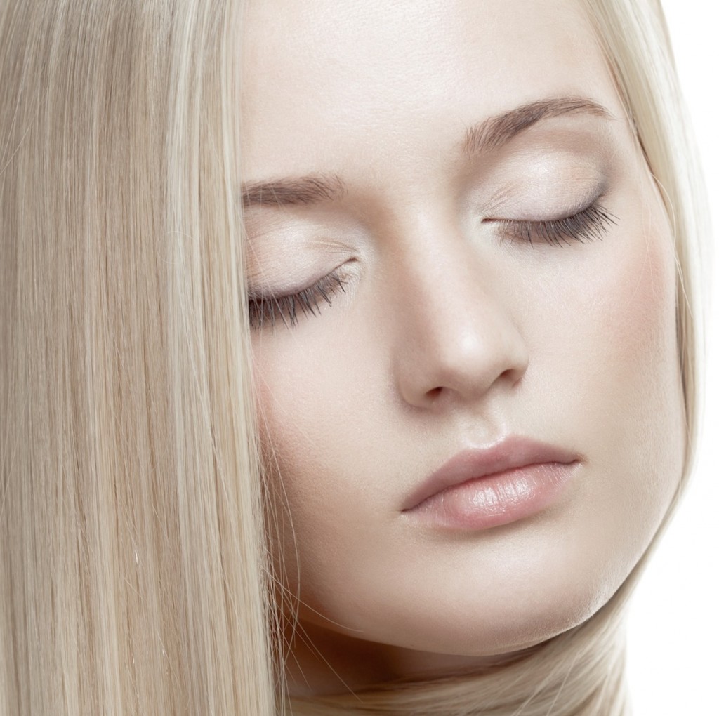 Translucent Powder in Mirror Compact